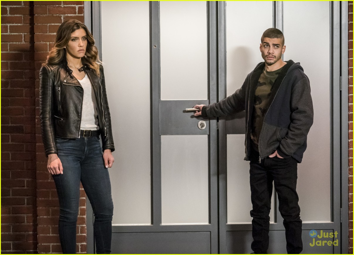 'Arrow's Echo Kellum Previews Team Split on Winter Return Tonight ...