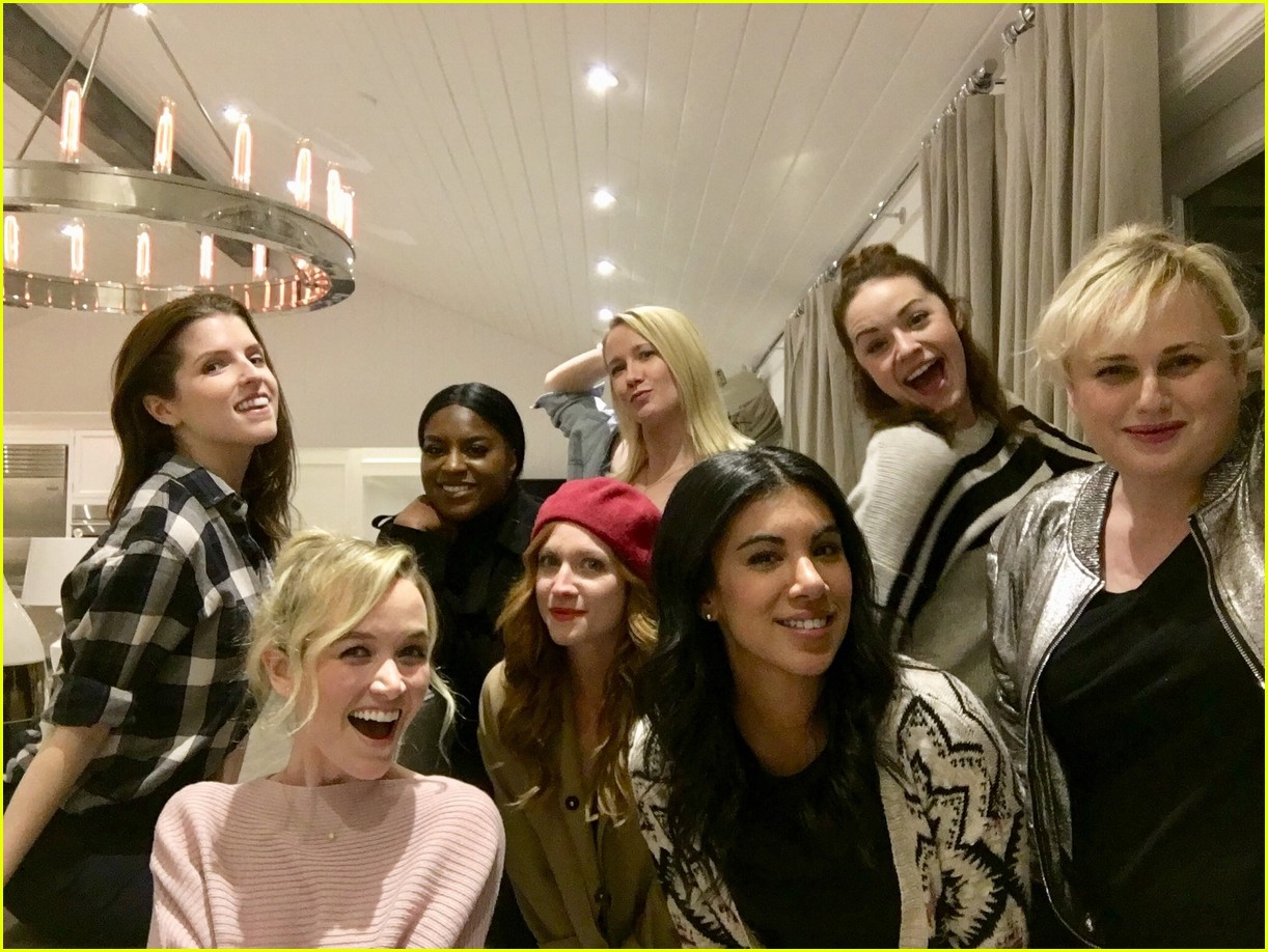 'Pitch Perfect' Bellas Are Obsessed With Each Other In Real Life ...