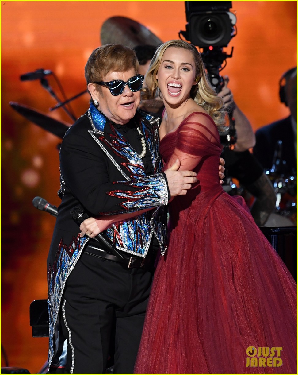 Miley Cyrus Looks So Stunning During Grammys 2018 Performance! | Photo ...