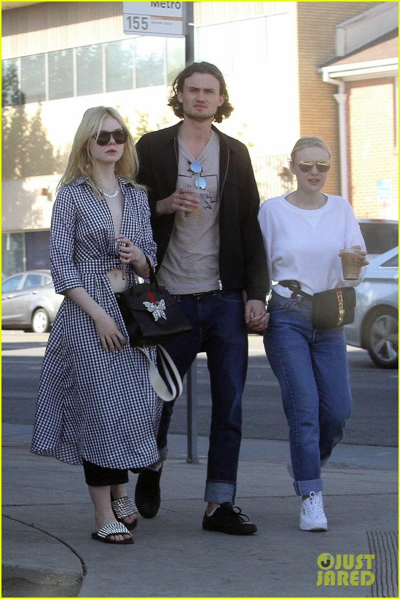 Dakota Fanning & Boyfriend Henry Frye Hold Hands on Lunch Date! | Photo ...