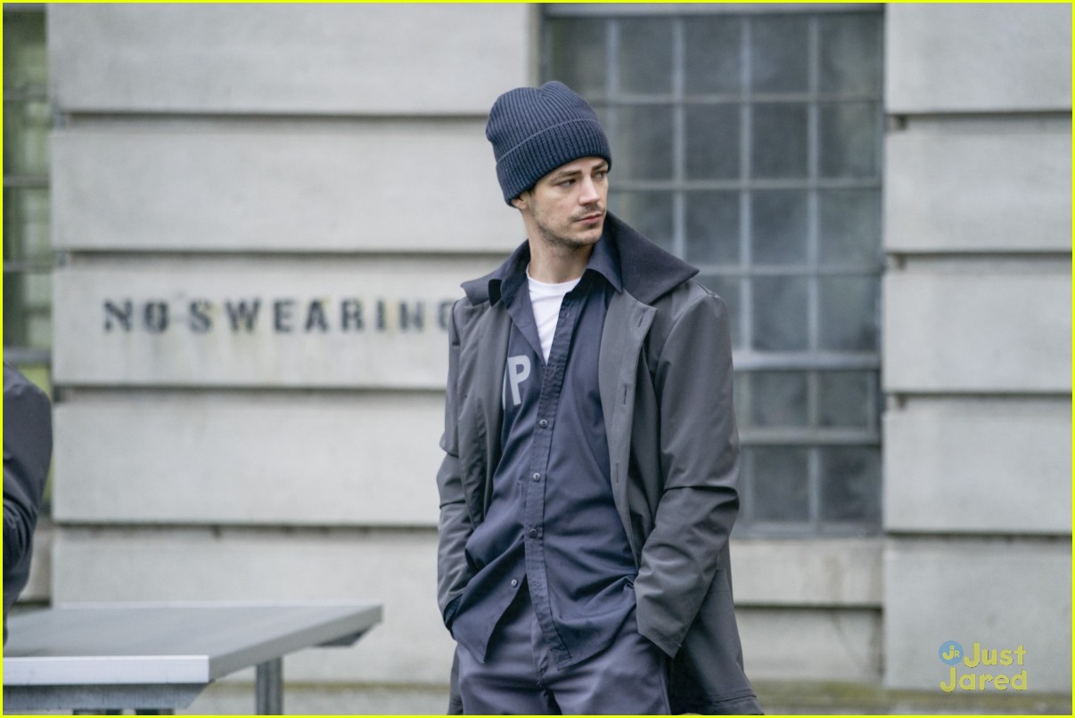 Full Sized Photo of the flash elongated knight rises stills sneak peek ...