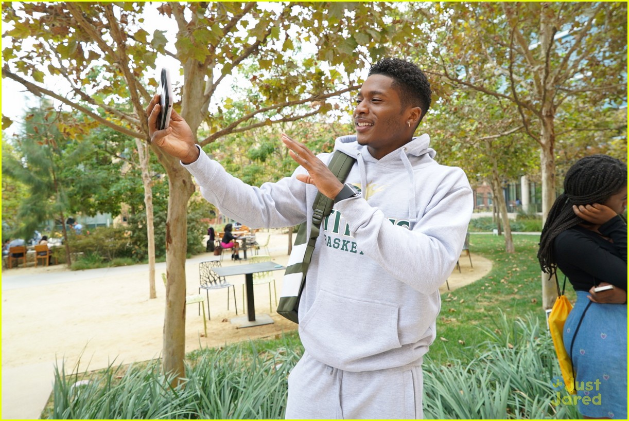 Zoey Debates The 'U Up' Text on 'Grown-ish' Tonight | Photo 1132148 ...