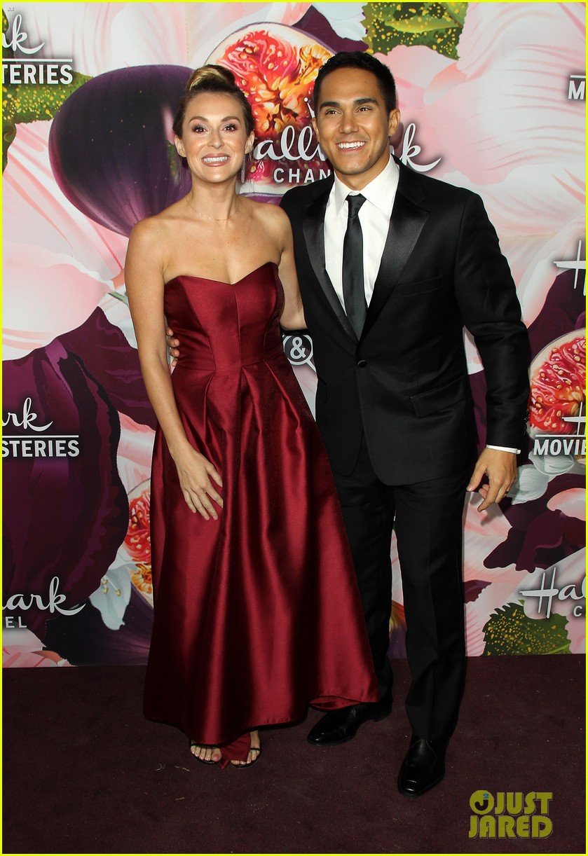 Carlos PenaVega Adores His Wife Alexa at Hallmark Channel TCAs | Photo ... Carlos PenaVega Adores His Wife Alexa at Hallmark Channel TCAs | Photo ...