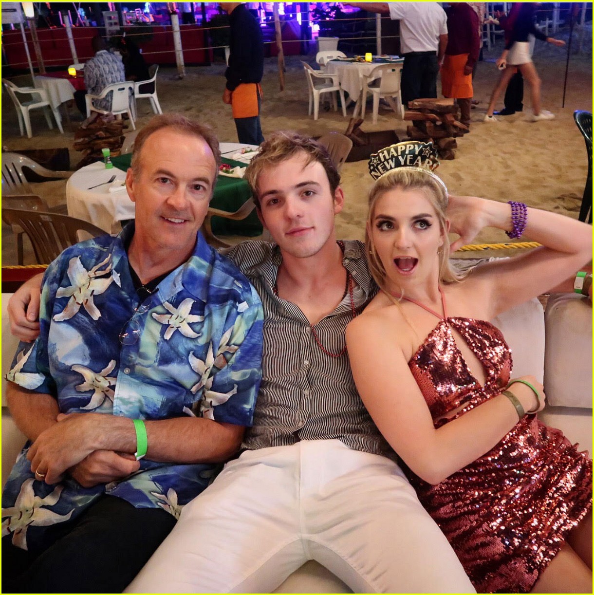 Rydel Lynch & Ellington Ratliff Have Real Life 'Tangled' Moment For New ...