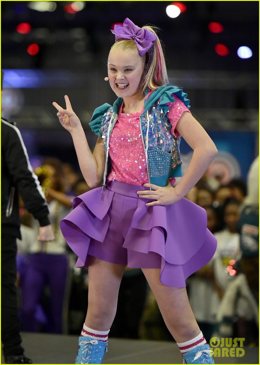 JoJo Siwa Takes The Stage at NFL Play 60 Kids Day During Super Bowl ...