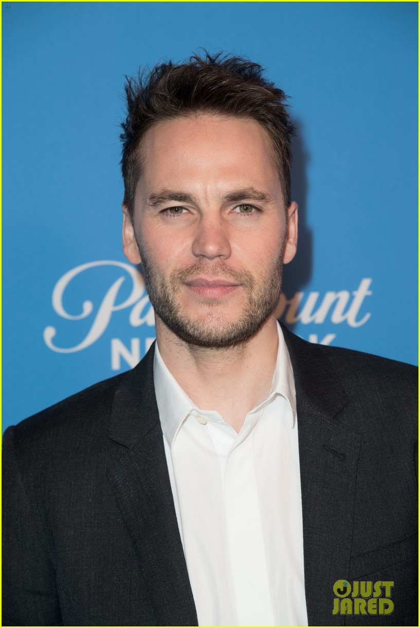 Hailee Steinfeld Rocks Bold Red Lipstick at Paramount Network Launch ...