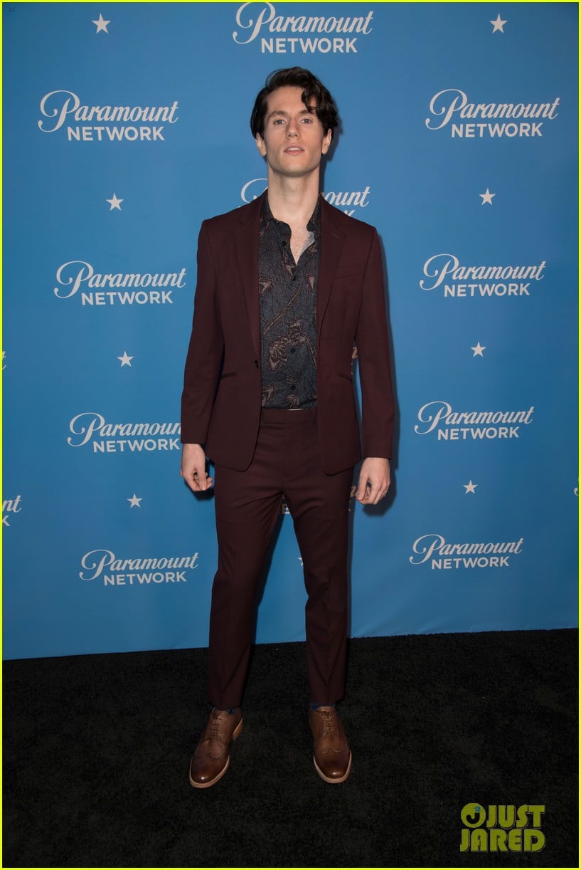 Hailee Steinfeld Rocks Bold Red Lipstick at Paramount Network Launch ...