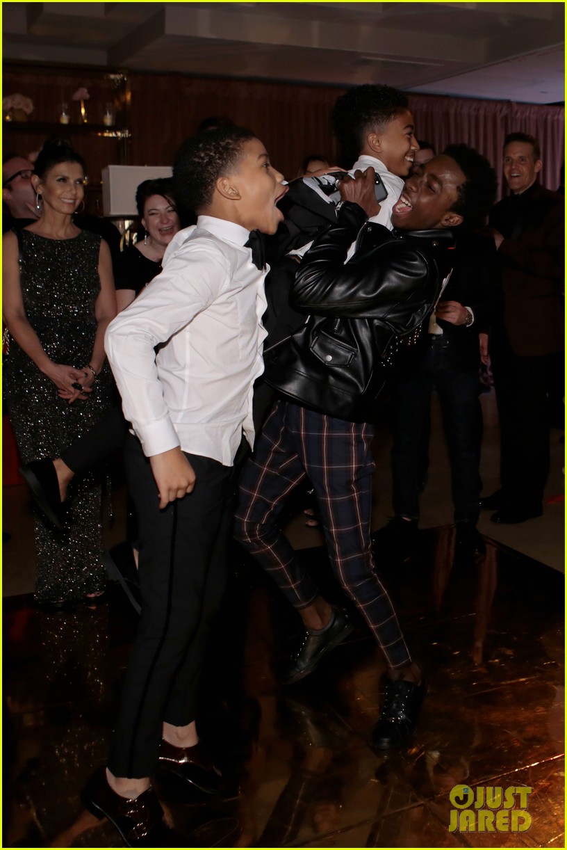 'Stranger Things' & 'black-ish' Kids Start a Dance Party at SAG Awards ...
