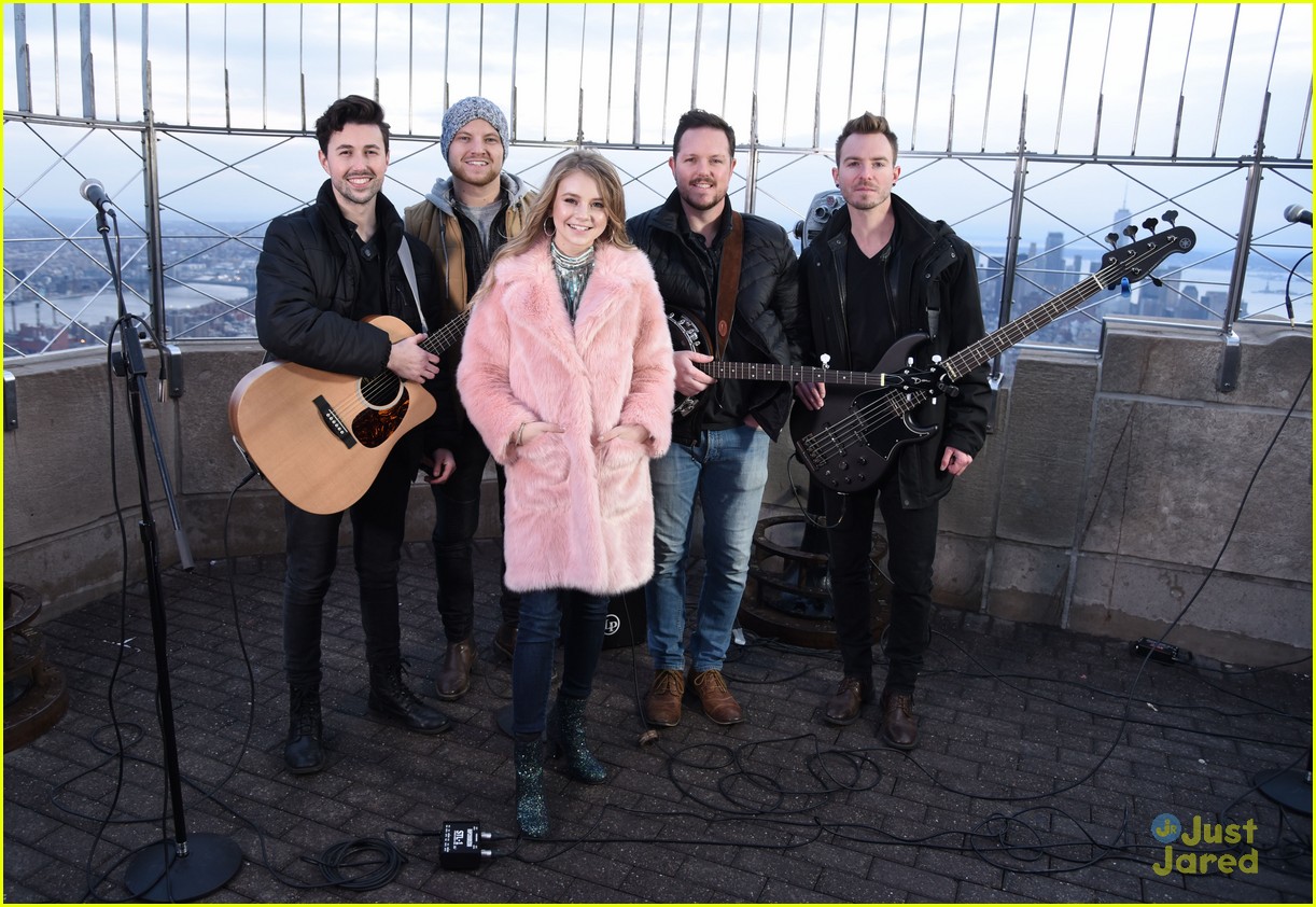 Full Sized Photo of tegan marie performance keep lit video esb 07 ...