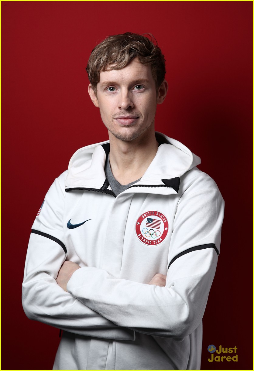 Figure Skaters Madison Chock & Evan Bates Share Sweet Dance During ...