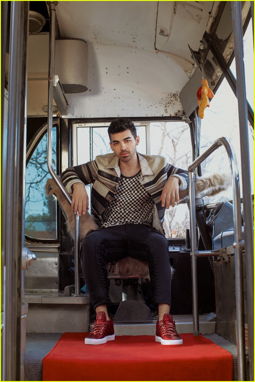 Joe Jonas & DNCE Look Stylish in Their K-Swiss Spring 2018 Photo Shoot ...