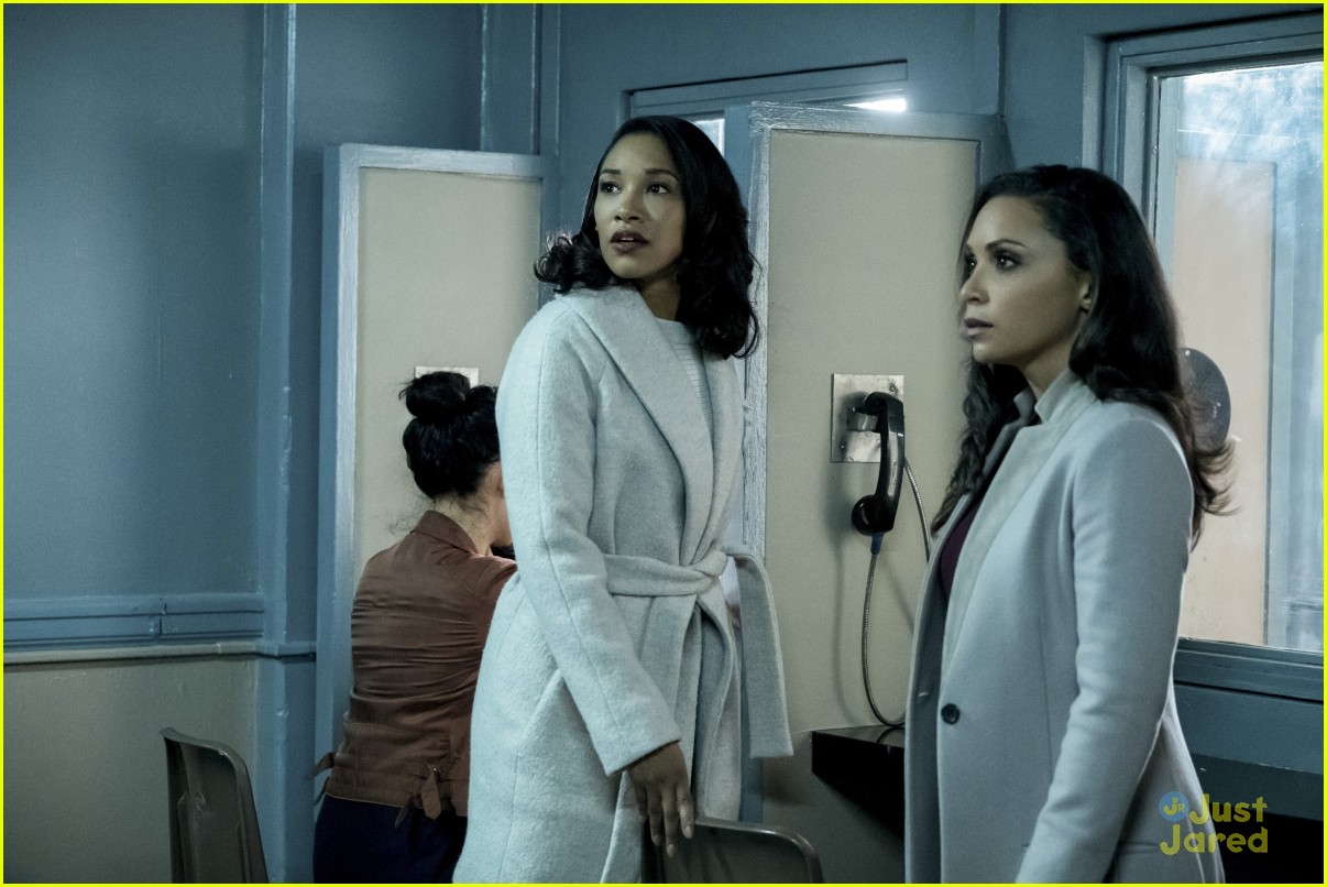 Full Sized Photo of barry breakout prison the flash 06 | Barry Allen ...