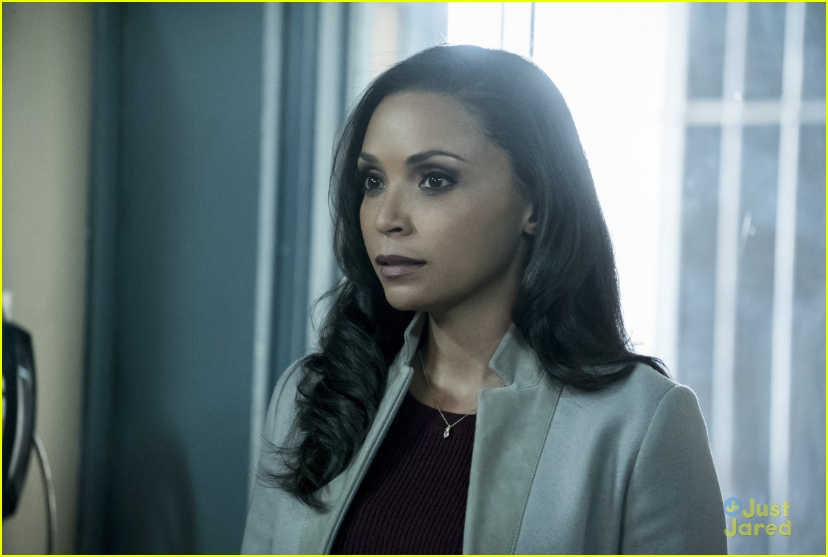 Barry Allen Tries To Break Out of Prison on Tonight's 'The Flash ...