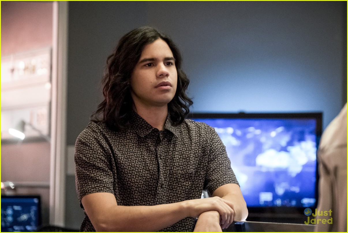 Full Sized Photo of barry breakout prison the flash 14 | Barry Allen ...