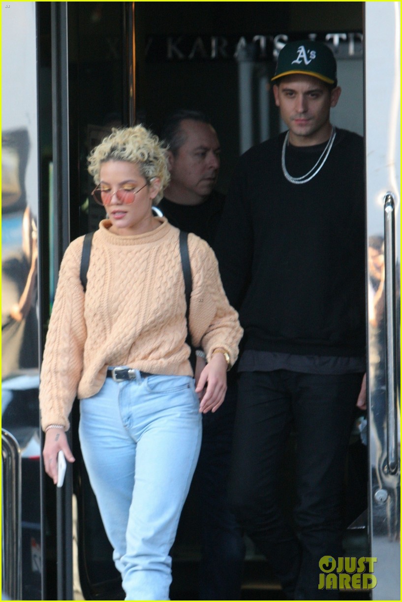 Halsey Is Offering to Pay for an Adorable Young Fan's Shoes! | Photo ...