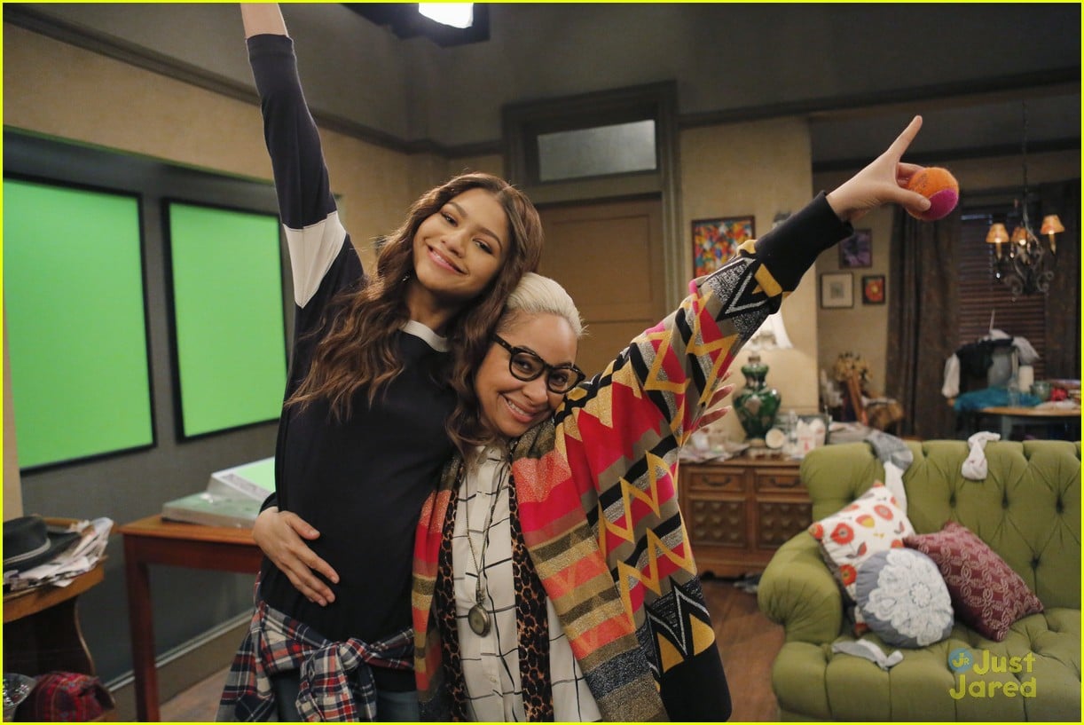 Zendaya & Veronica Dunne Reveal Their Fave 'K.C. Undercover' Episodes ...