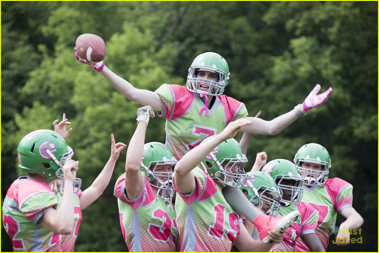 Zombies' Milo Manheim Used To Be In The Circus! | Photo 1140757 - Photo ...