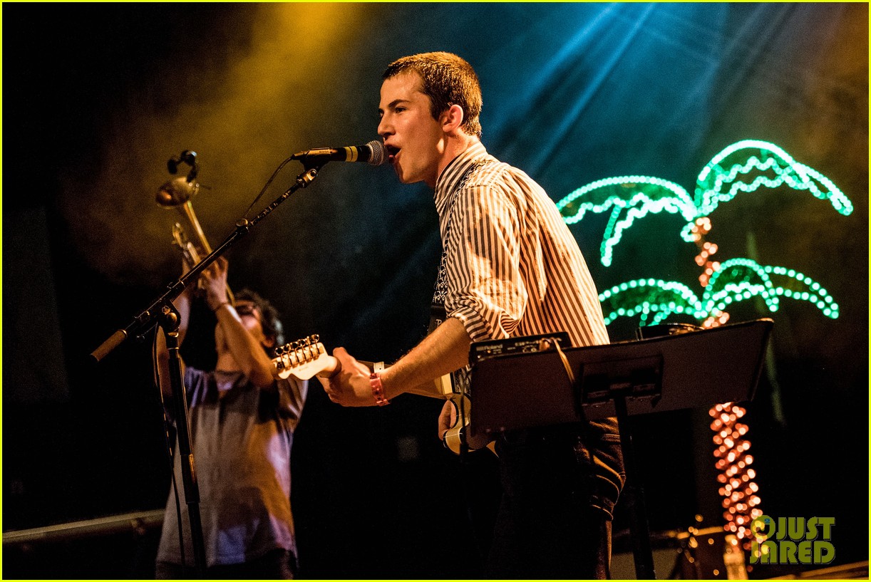 13 Reasons Why's Dylan Minnette Performs With Band Wallows in LA (Video ...
