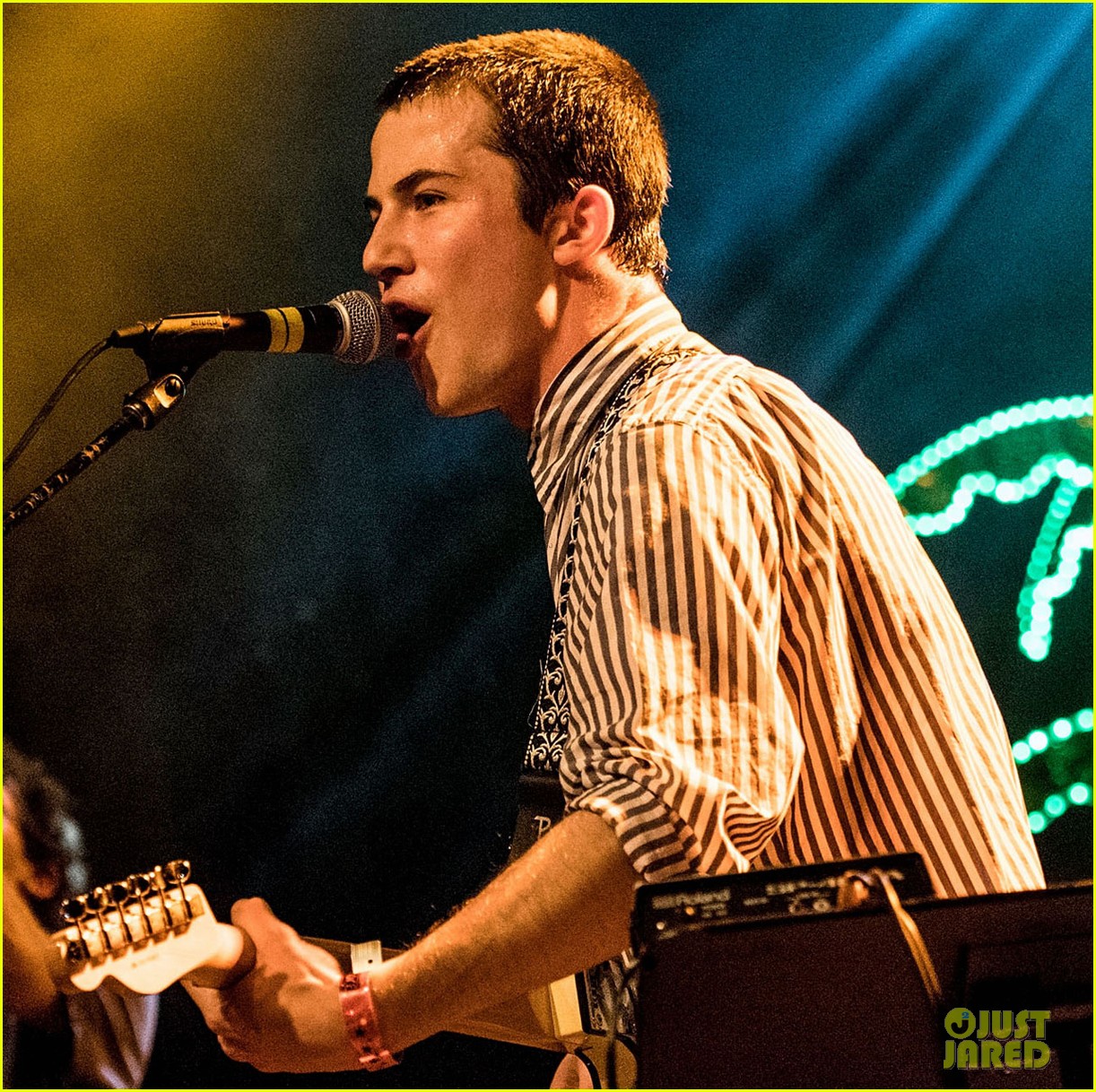 13 Reasons Why's Dylan Minnette Performs With Band Wallows in LA (Video ...