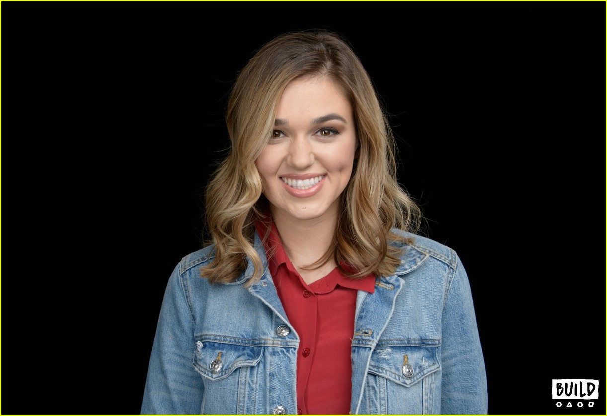 Sadie Robertson Celebrates 'Live Fearless' Book Release in NYC | Photo ...