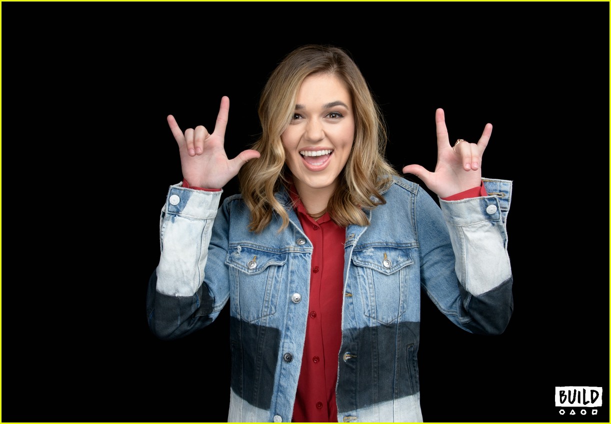 Sadie Robertson Celebrates 'Live Fearless' Book Release in NYC | Photo ...