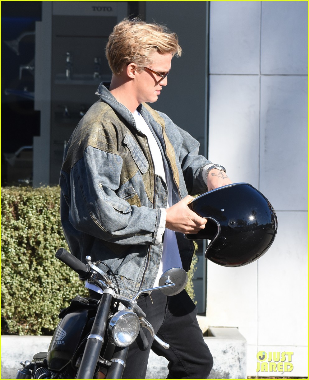 Cody Simpson Takes His Motorcycle for a Spin Around LA | Photo 1142372 ...