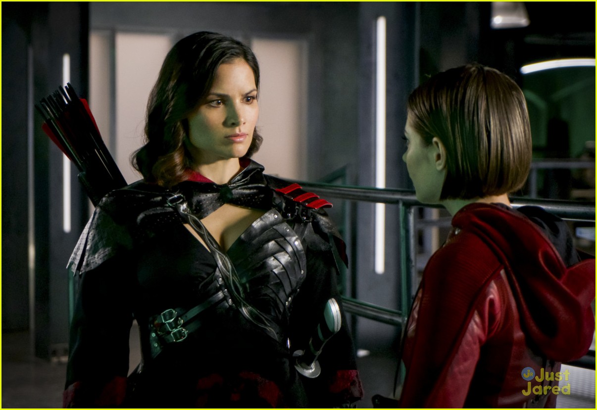 Rebels are After Thea On An All-New 'Arrow' - Watch a Sneak Peek ...