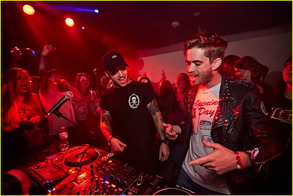 The Summer Set's Brian Dales Takes the Stage at Emo Nite! | Photo ...
