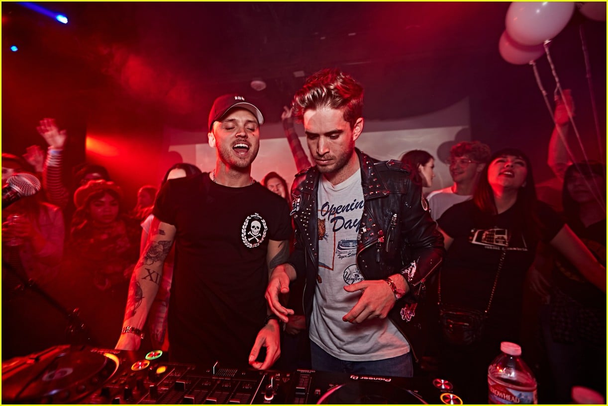 The Summer Set's Brian Dales Takes the Stage at Emo Nite! | Photo ...