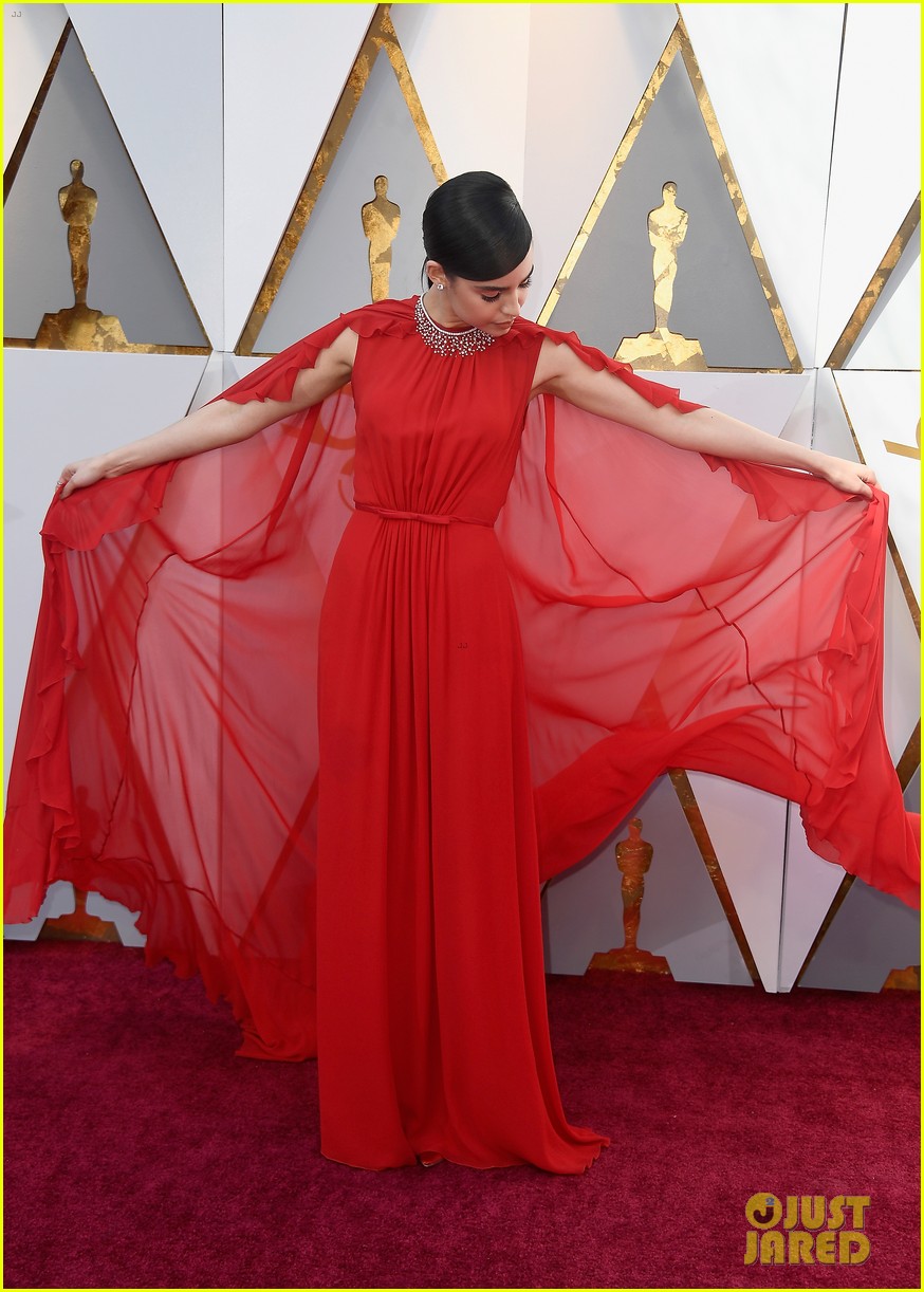 Sofia Carson Is Red Hot at Oscars 2018! | Photo 1144395 - Photo Gallery | Just Jared Jr.