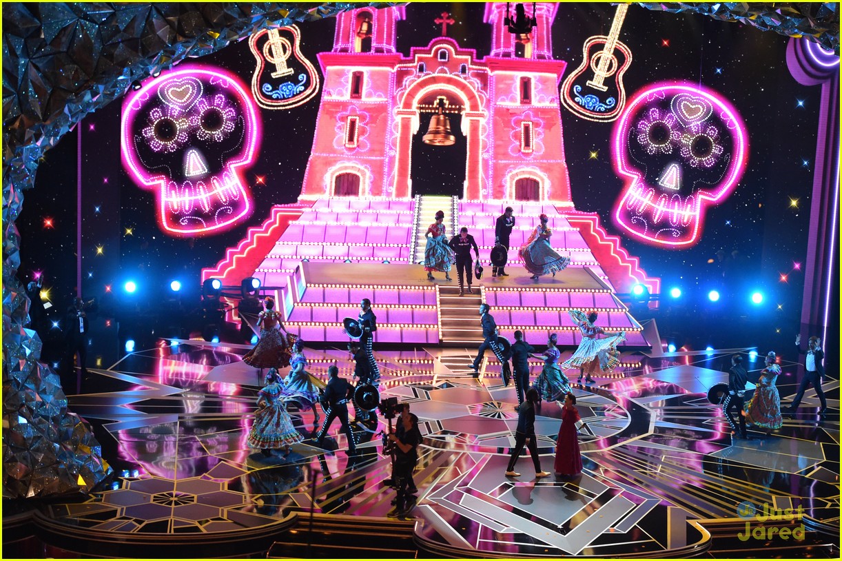 'Coco's Best Original Song Win at Oscars Makes Songwriter Robert Lopez ...