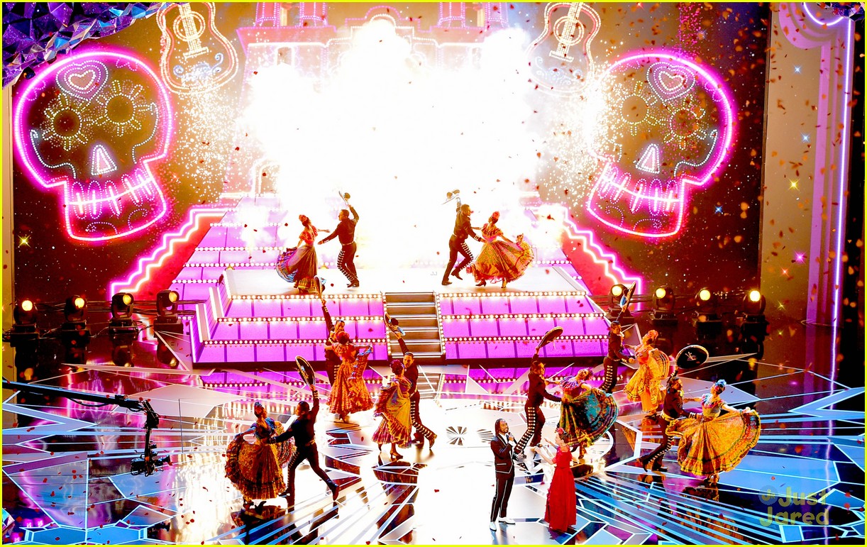 Full Sized Photo of coco original song oscars robert lopez double egot ...