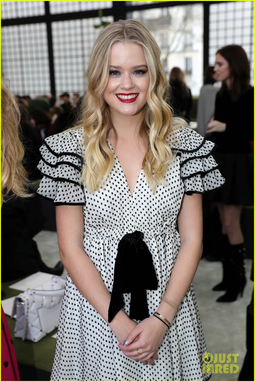 Ava Phillippe, Naomi Scott & Dakota Fanning Attend Valentino Paris ...