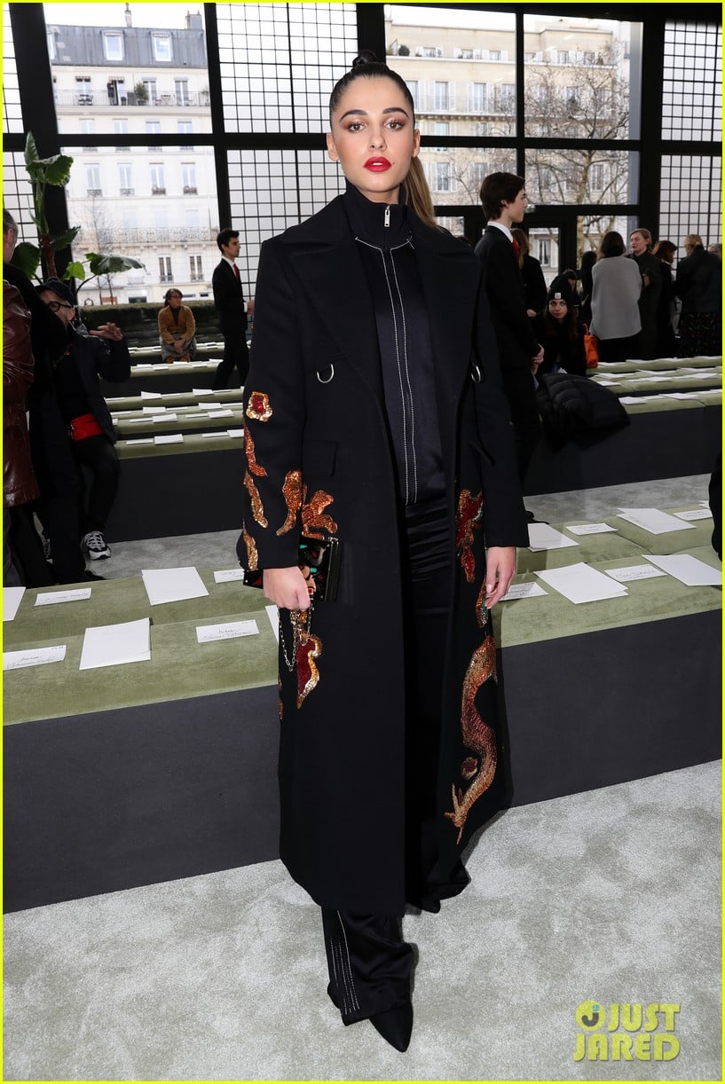 Ava Phillippe, Naomi Scott & Dakota Fanning Attend Valentino Paris ...