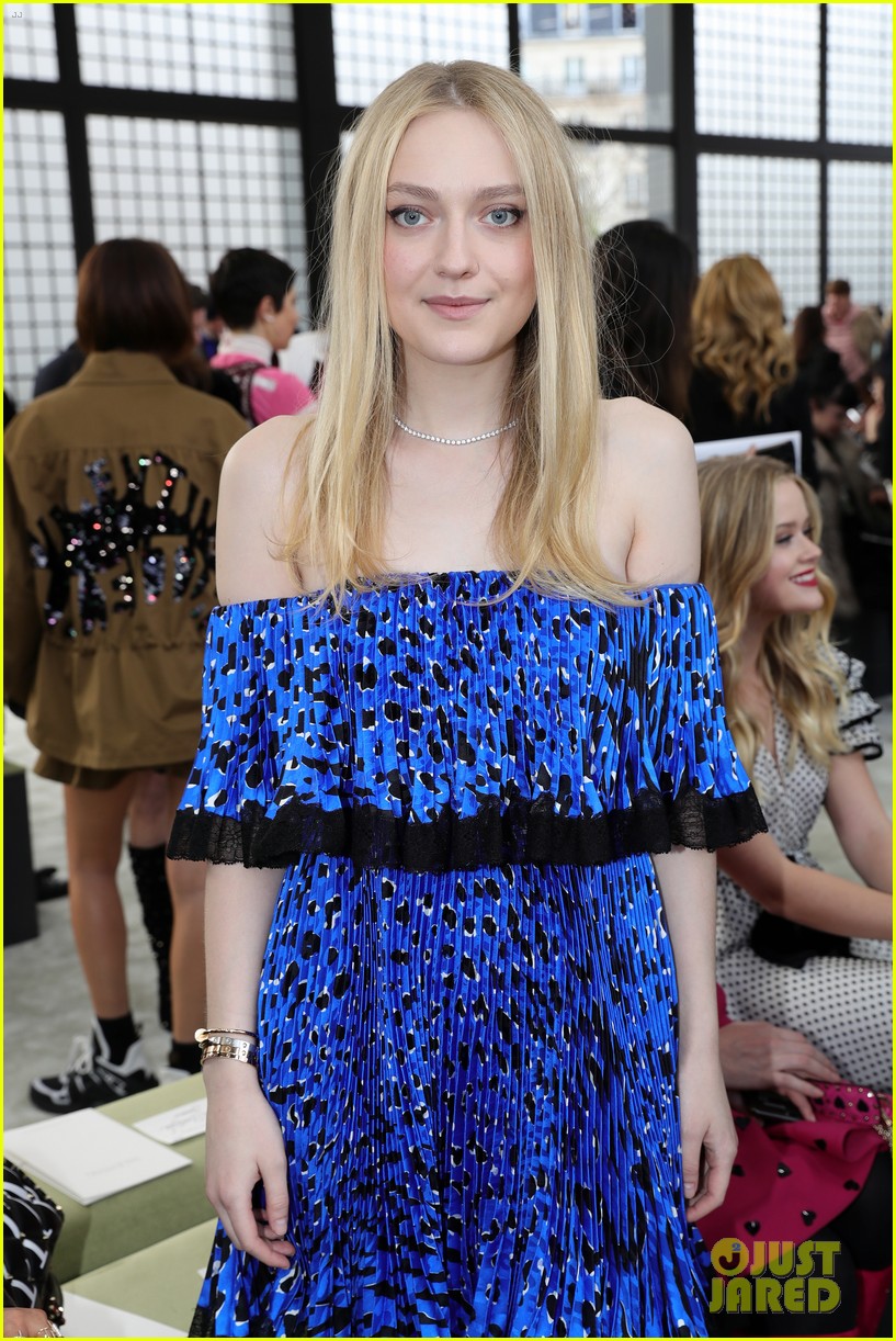 Ava Phillippe, Naomi Scott & Dakota Fanning Attend Valentino Paris ...