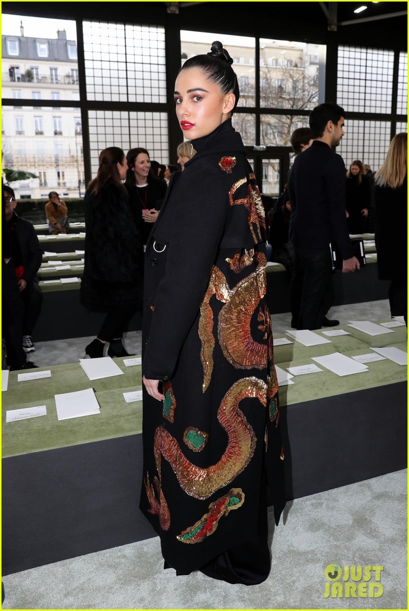 Ava Phillippe, Naomi Scott & Dakota Fanning Attend Valentino Paris ...