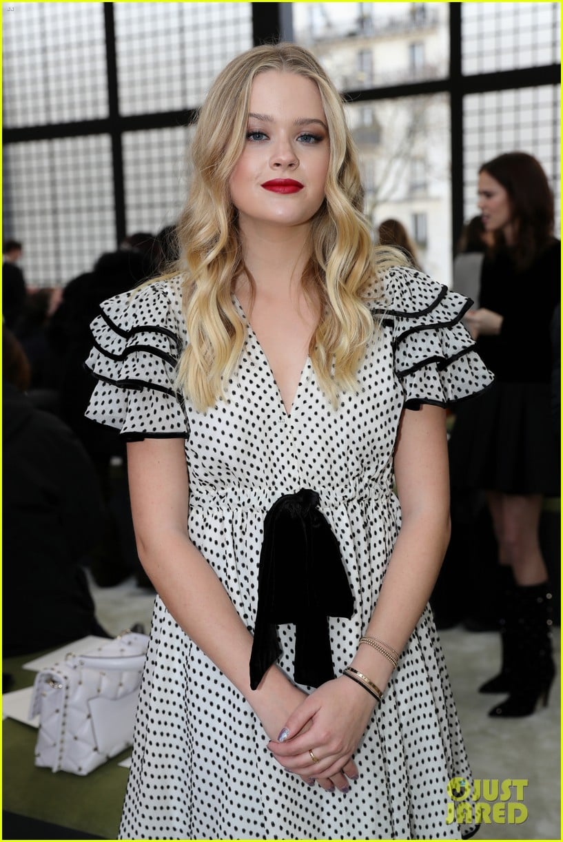 Ava Phillippe, Naomi Scott & Dakota Fanning Attend Valentino Paris ...