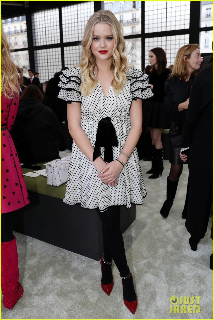 Ava Phillippe, Naomi Scott & Dakota Fanning Attend Valentino Paris ...
