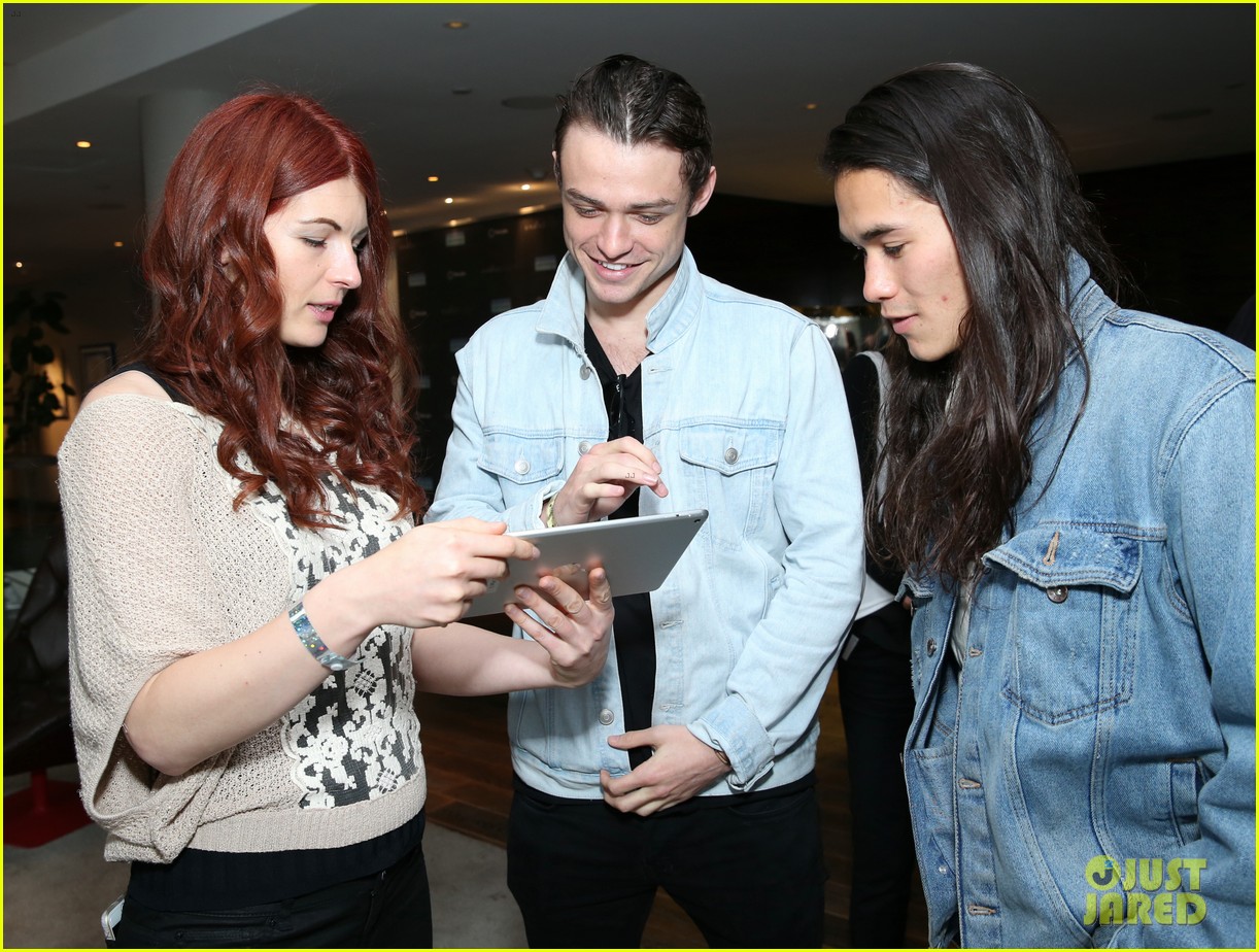 Thomas Doherty Wears Dove Cameron's Face on His Jacket for 'Descendants ...