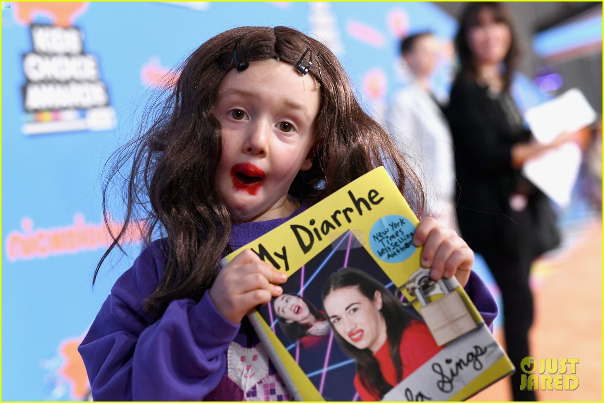 Colleen Ballinger's Nephew Dresses as Miranda Sings at KCAs 2018 ...
