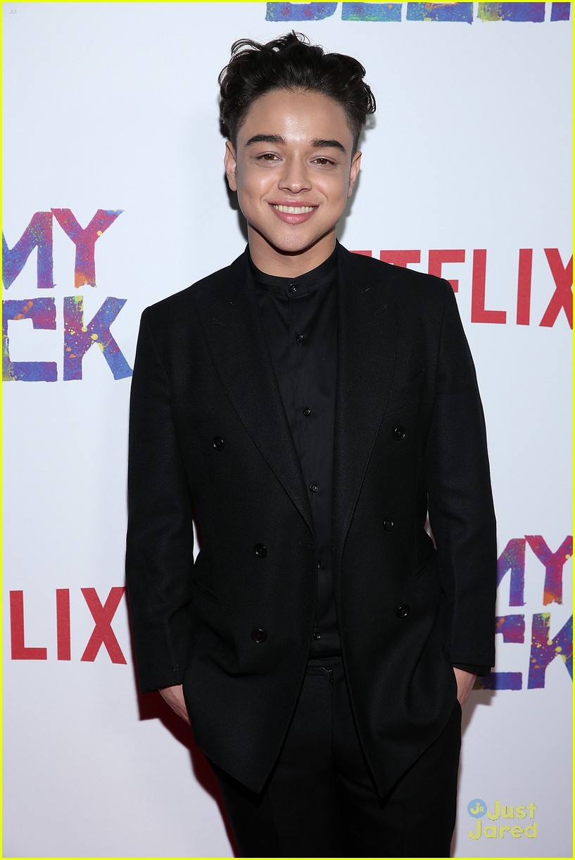 Ronni Hawk Debuts Brand New Look For 'On My Block' Premiere | Photo ...