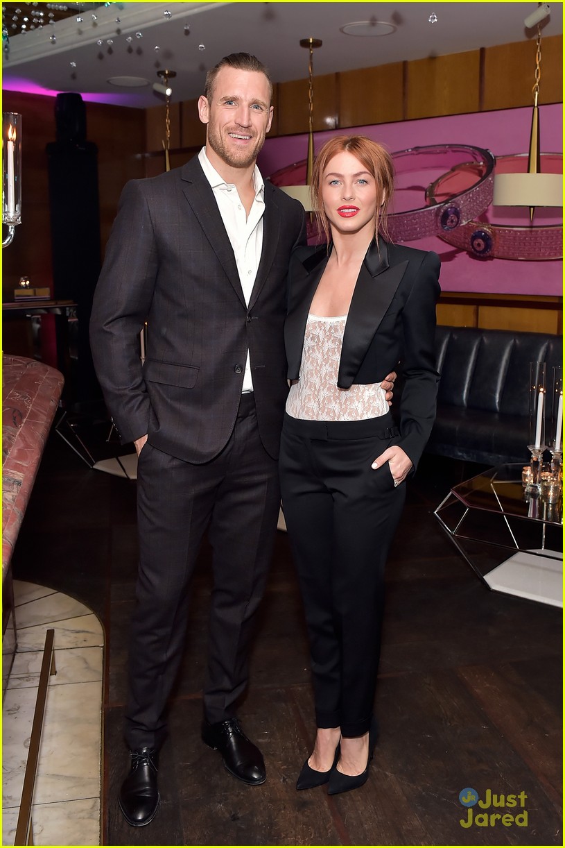 Sarah Hyland Reveals How She Makes Long Distance Work with Boyfriend ...