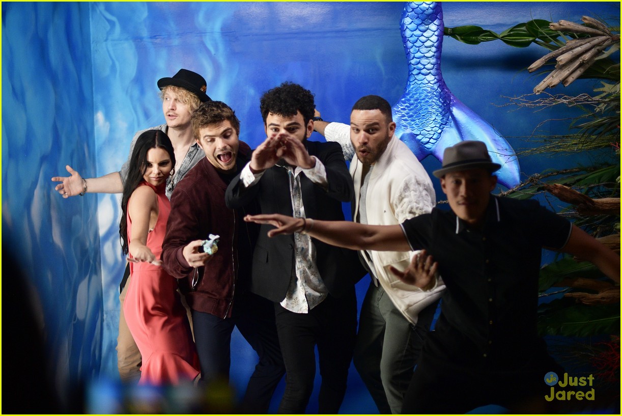 Alex Roe, Eline Powell & 'Siren' Cast Check Out The Mermaid Museum ...