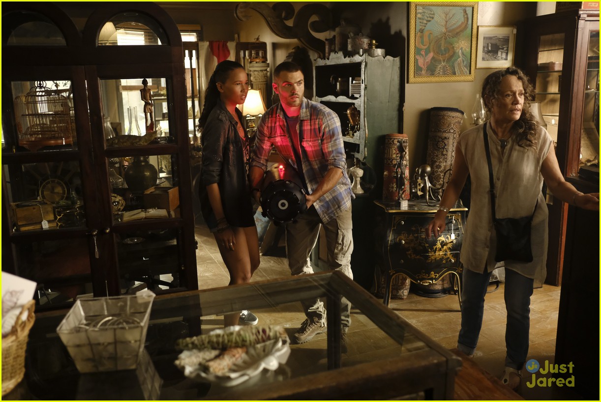 Freeform's Mermaid Thriller 'Siren' Premieres Tonight - Watch a Sneak ...