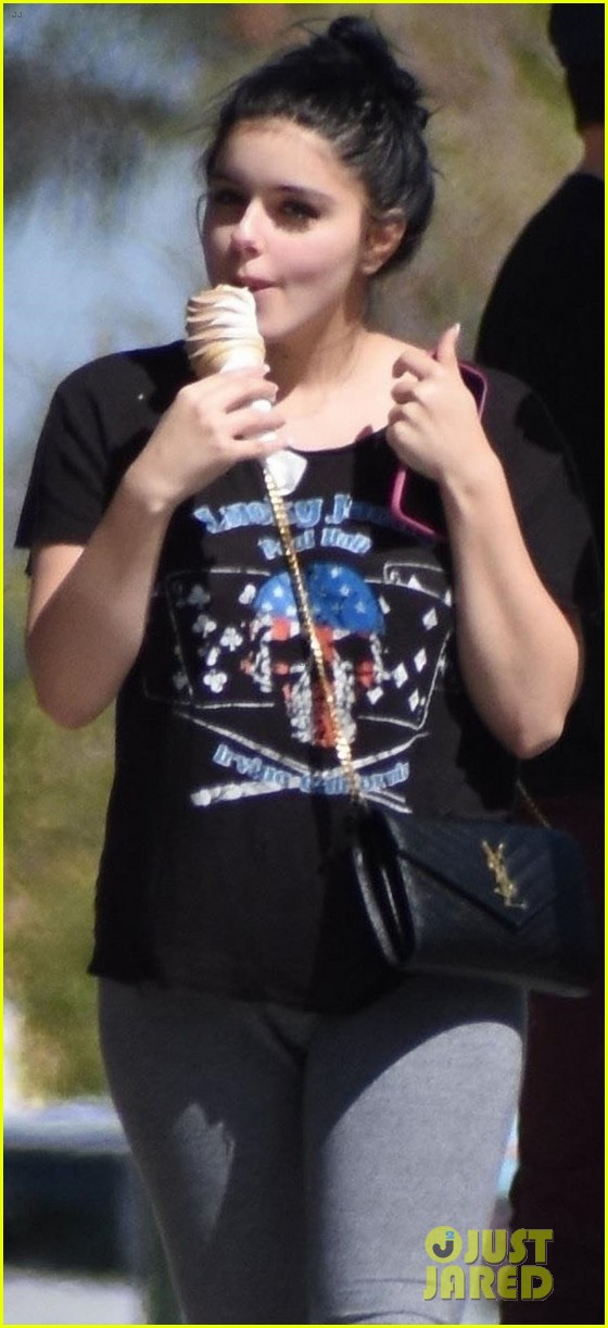 Ariel Winter Grabs Ice Cream With Her BF Levi Meaden! | Photo 1155069 ...