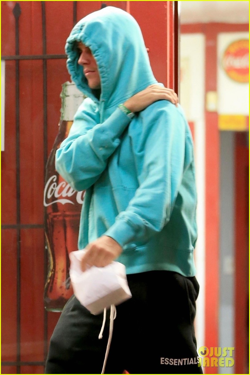 Justin Bieber Steps Out For Late Night Burger Run | Photo 1154800 ...