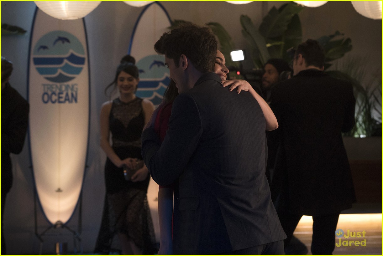 Rainer Leans on Harper While Throwing a Charity Event on Tonight's ...