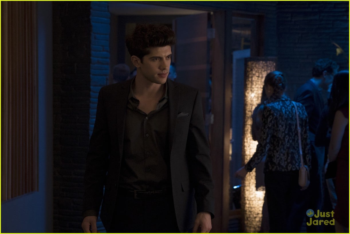 Rainer Leans on Harper While Throwing a Charity Event on Tonight's ...