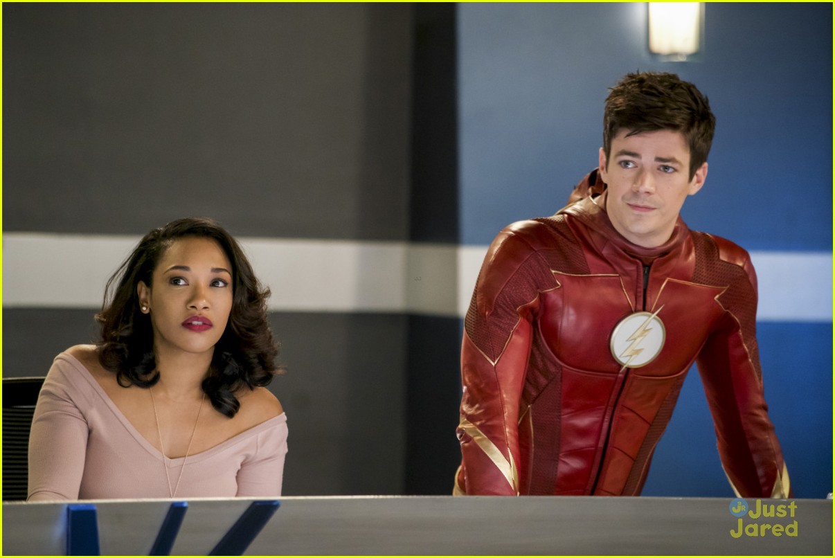 Full Sized Photo of cisco caitlin breacher work together flash tonight ...