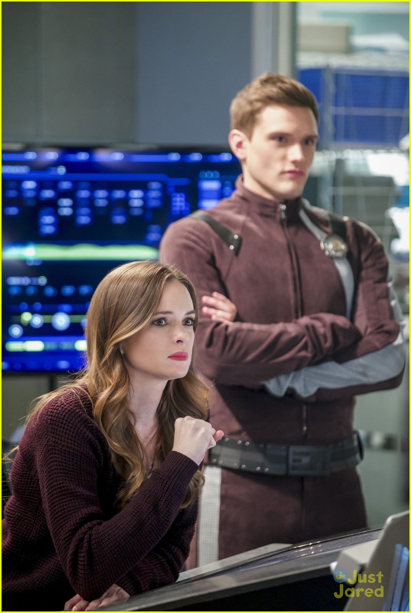 Carlos Valdes Previews The Reason Why Breacher Returns on 'The Flash ...